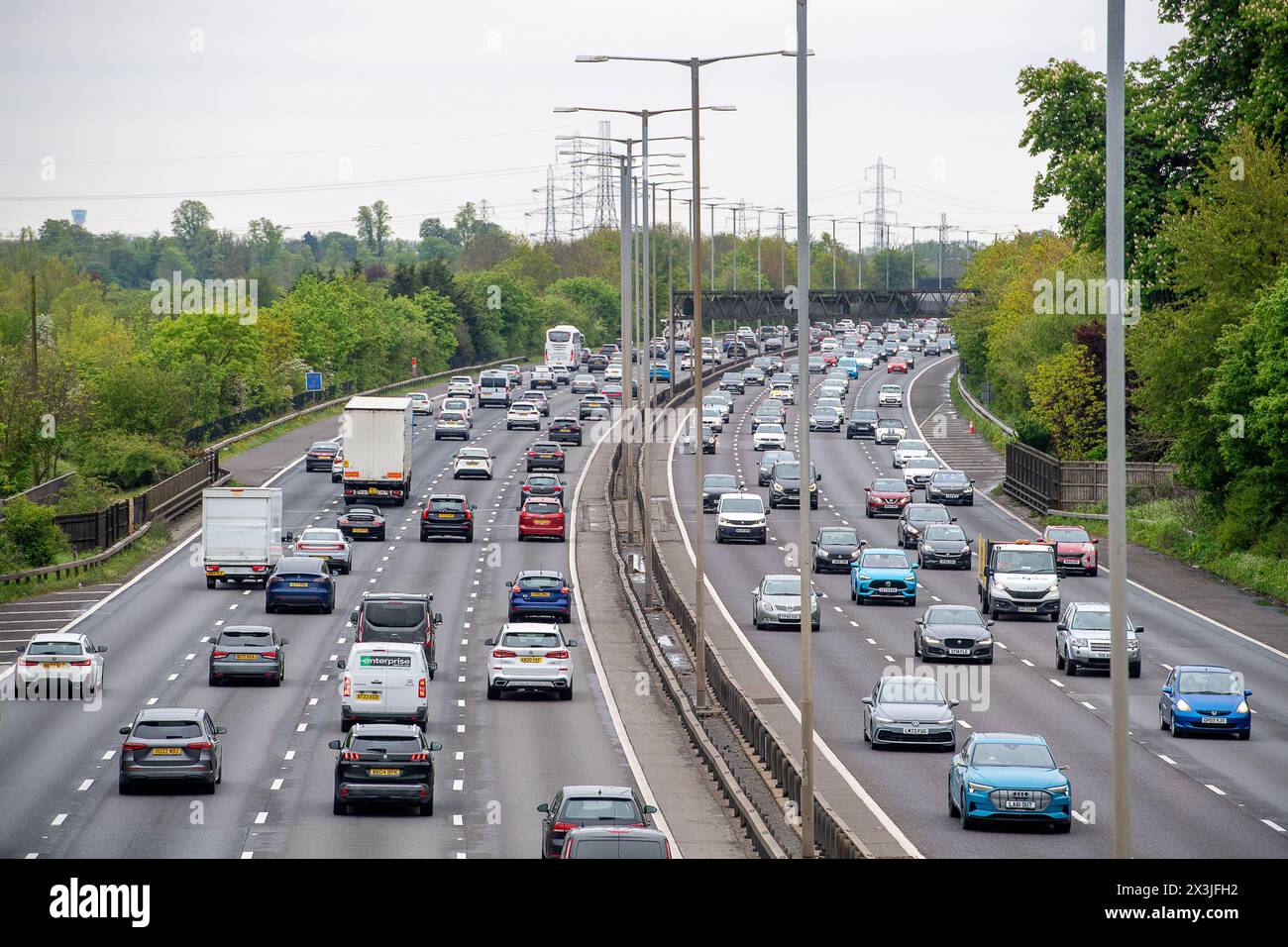 Iver Heath, UK. 27th April, 2024. It was a busy day on the M25 Motorway ...