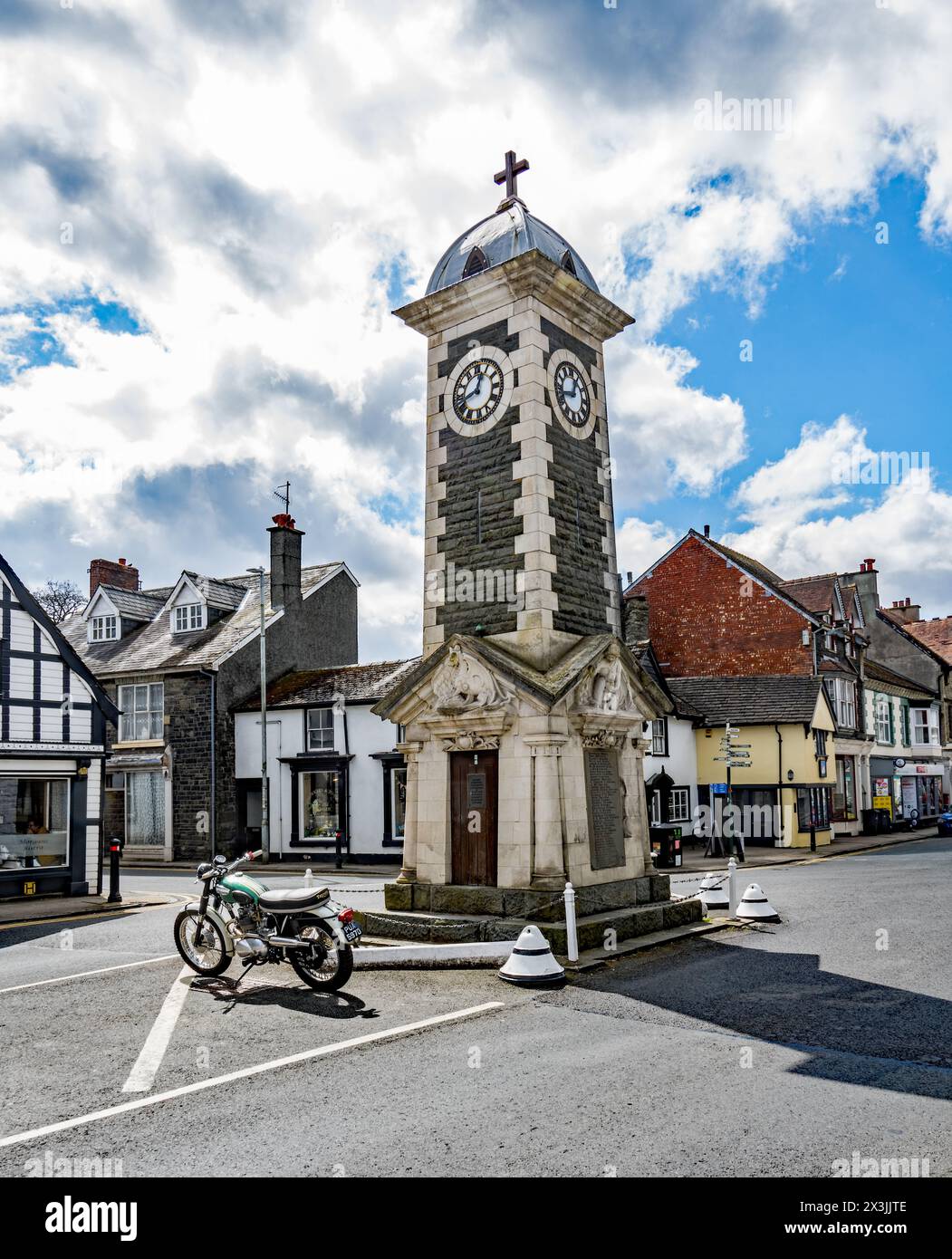 Rhayader castle hi-res stock photography and images - Alamy
