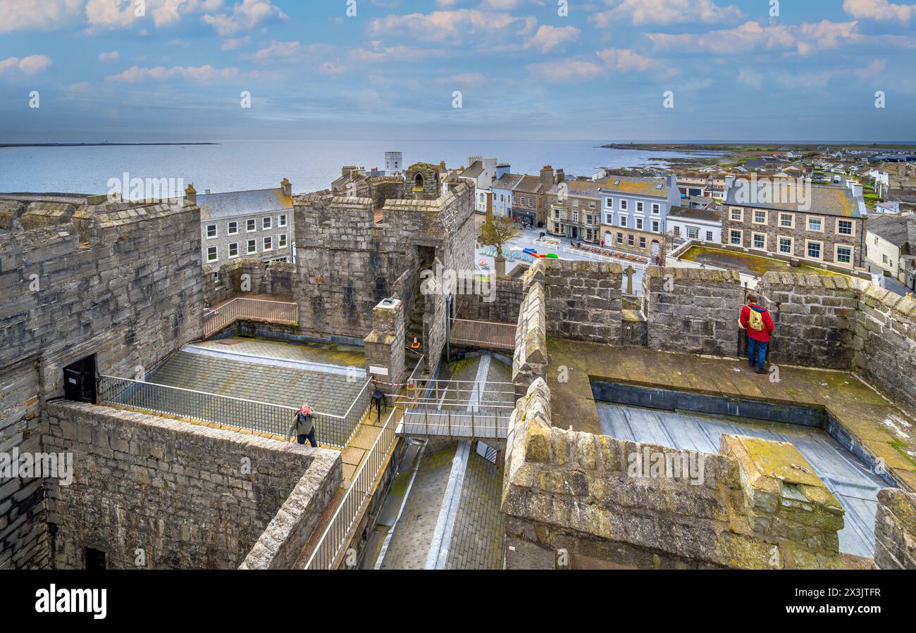 Rooftop castle hi-res stock photography and images - Alamy