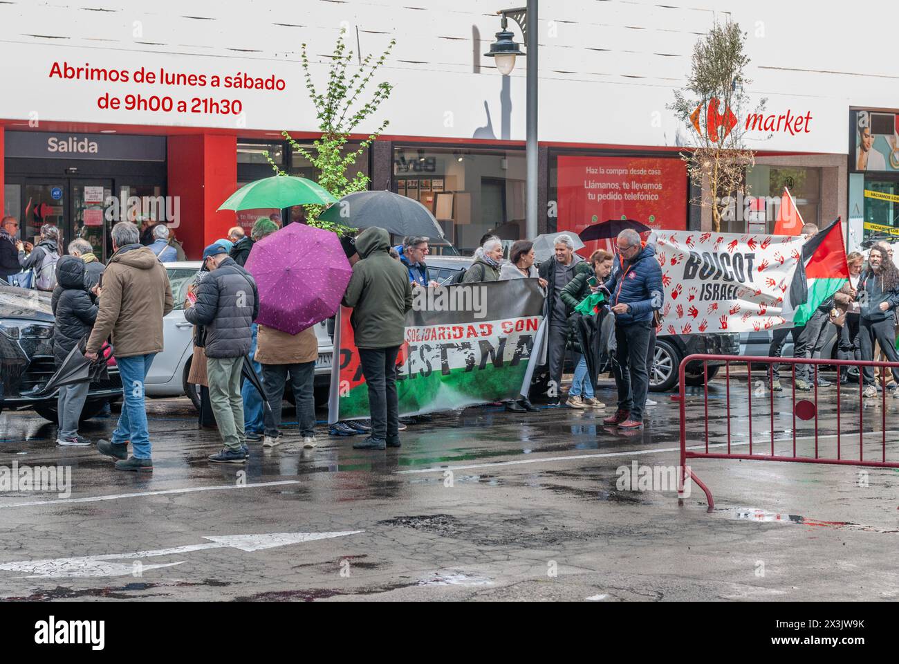 Demonstration in support of Gaza and Palestine in Logroño. Carrying out ...