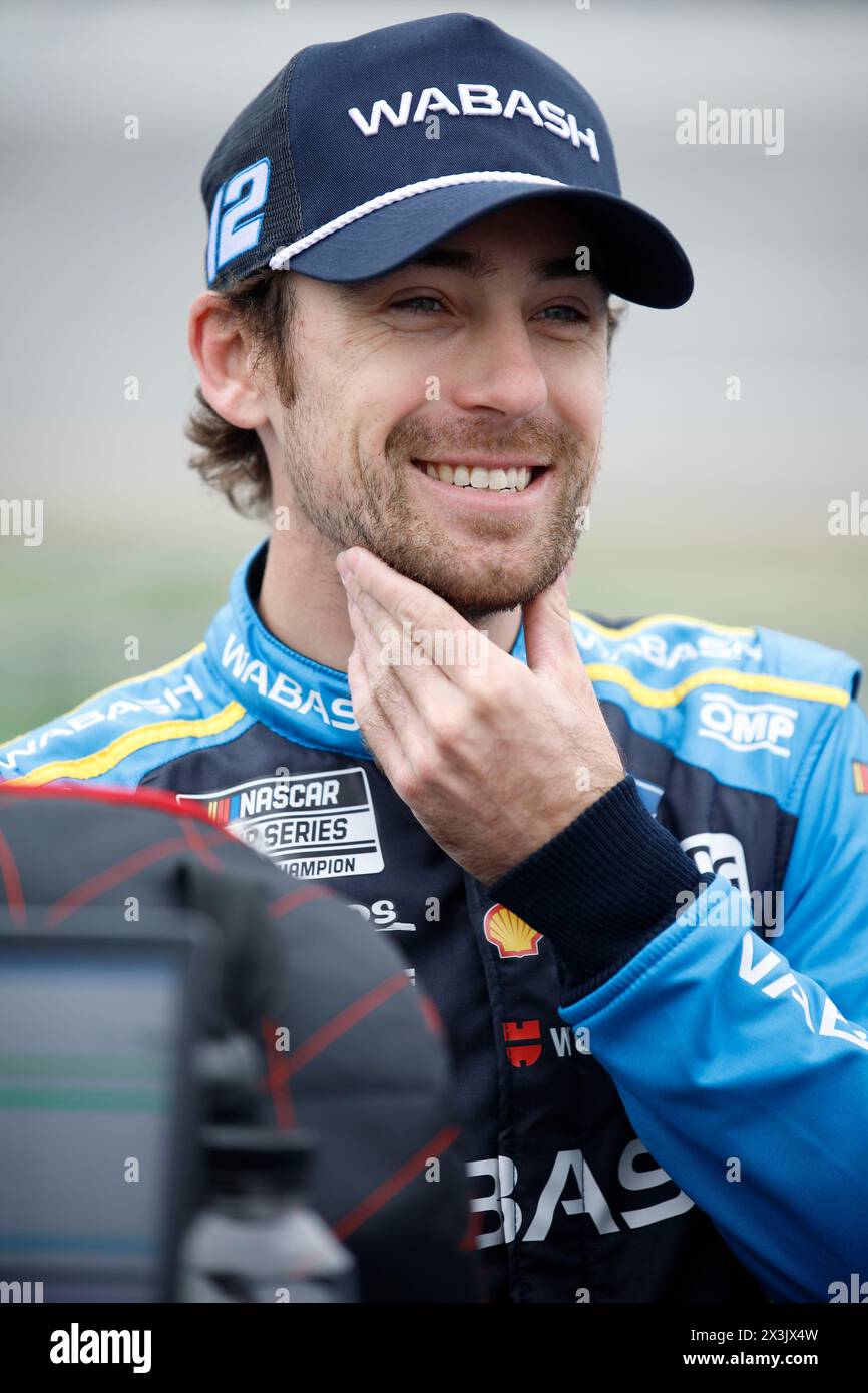 Ryan Blaney gets ready to qualify for the GEICO 500 in Lincoln, AL, USA ...