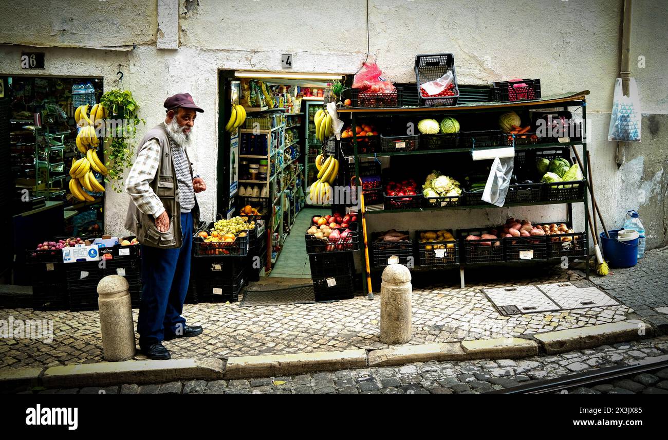 Fruit and vegetables store hi-res stock photography and images - Alamy