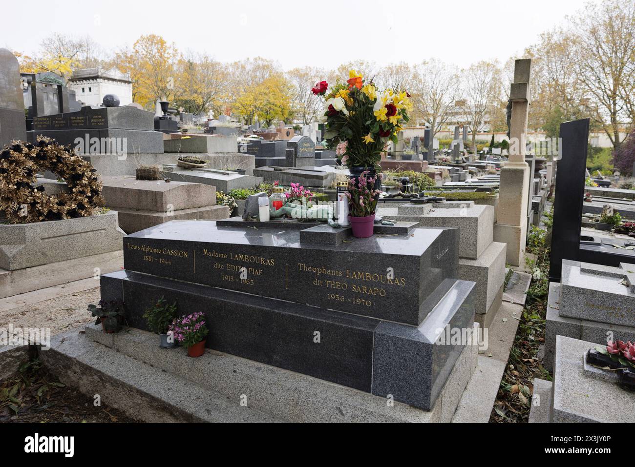 Edith piaf 1963 hi-res stock photography and images - Alamy