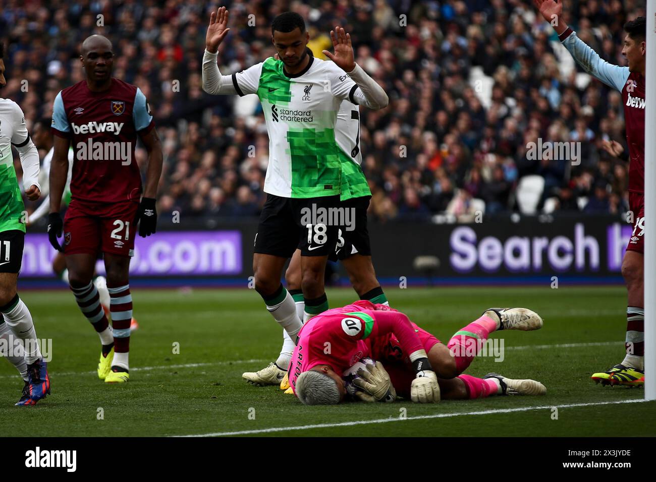 Alphonse Areola of West Ham United cradles the ball during the Premier ...