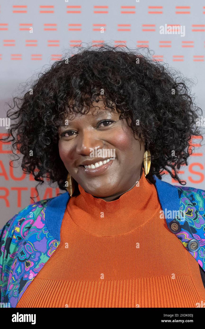 Thelma Buabeng ist eine deutsche Schauspielerin, Comedienne und ...