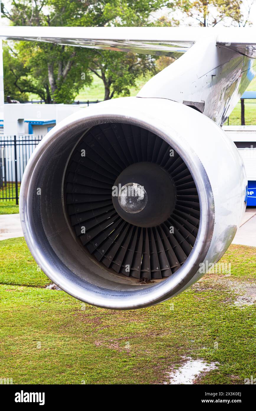 Aviation maintenance center hi-res stock photography and images - Alamy