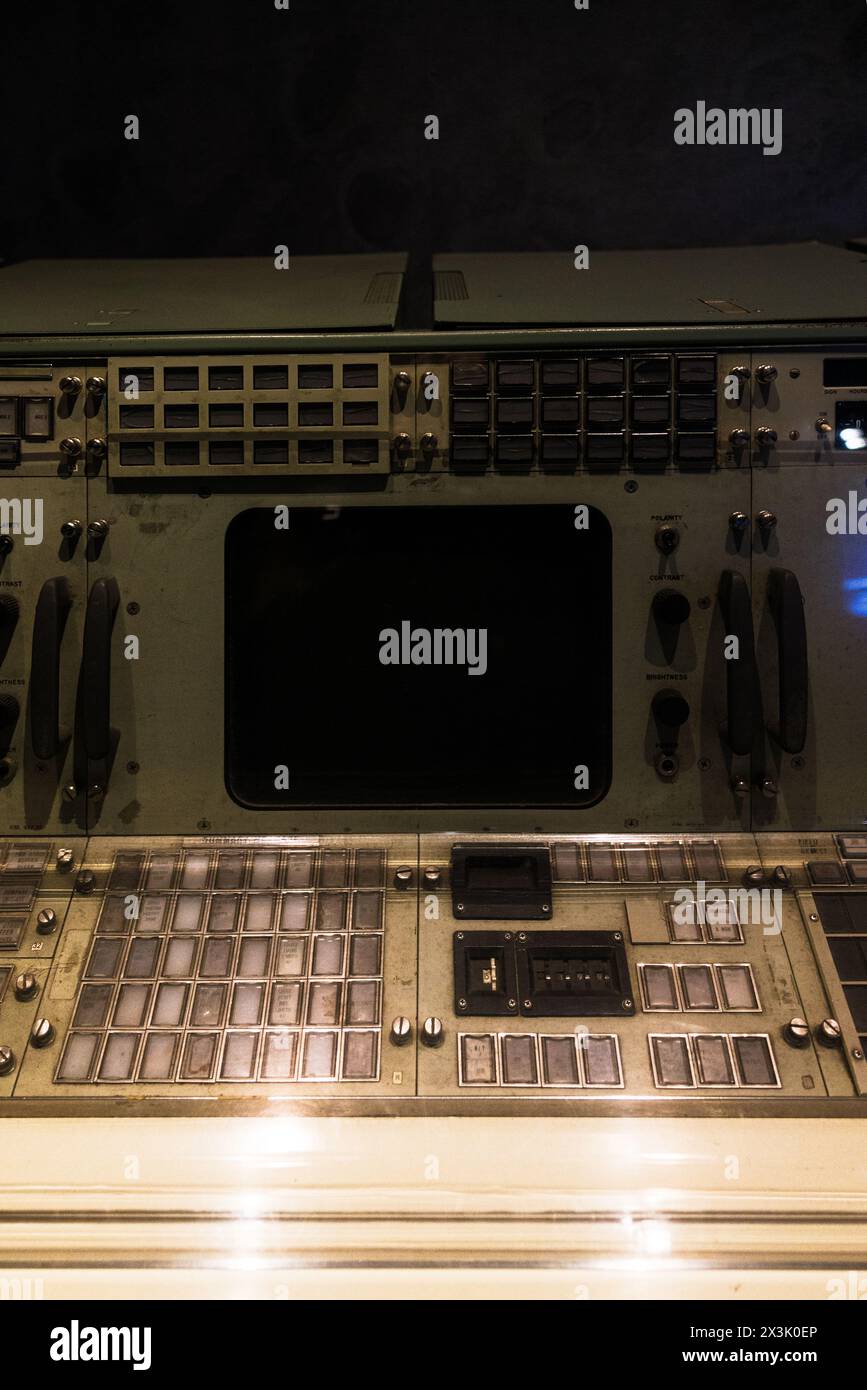 Computer control room plane hi-res stock photography and images - Alamy