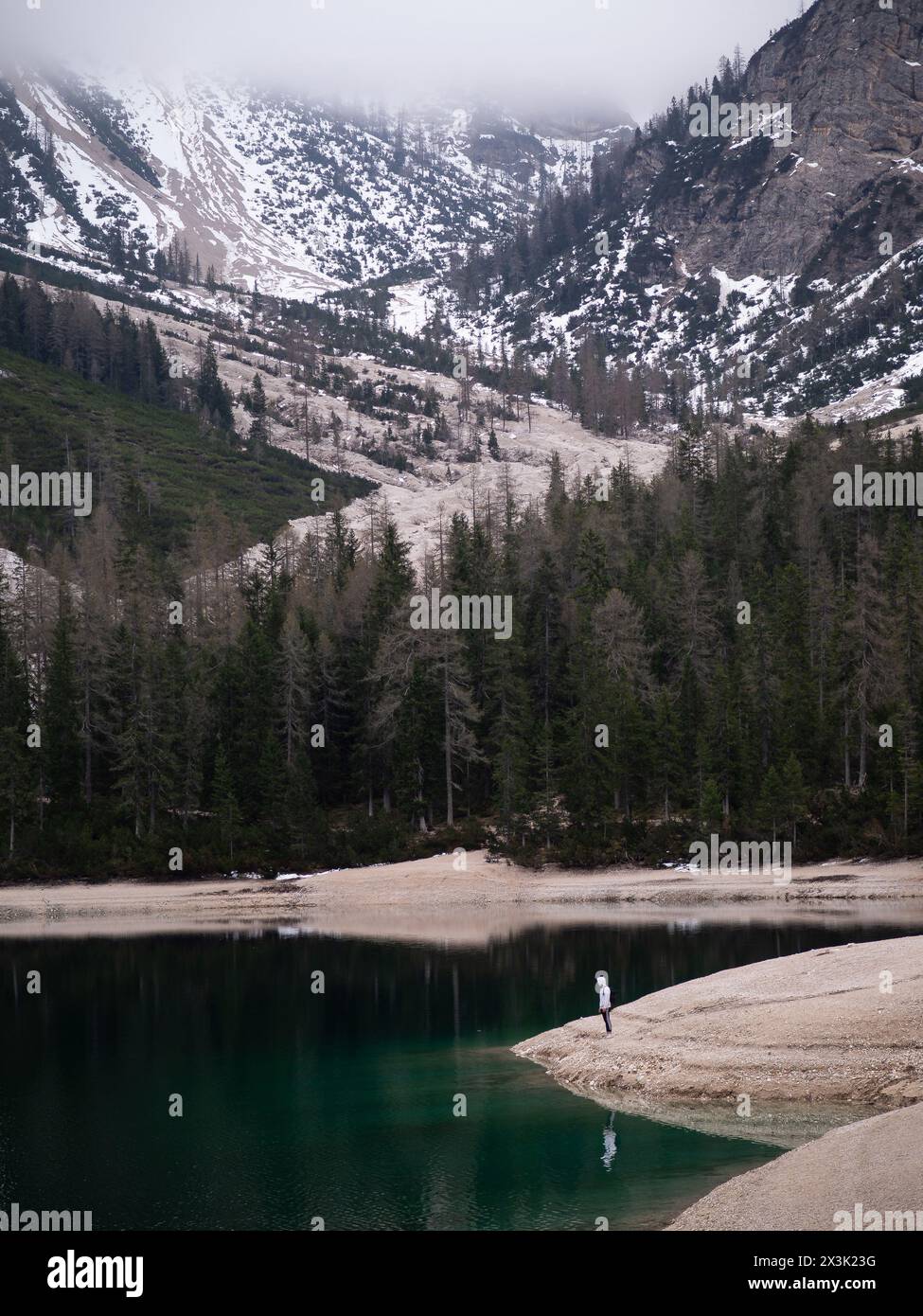 Pragser Wildsee Lago di braise in Italy Dolomite Stock Photo - Alamy