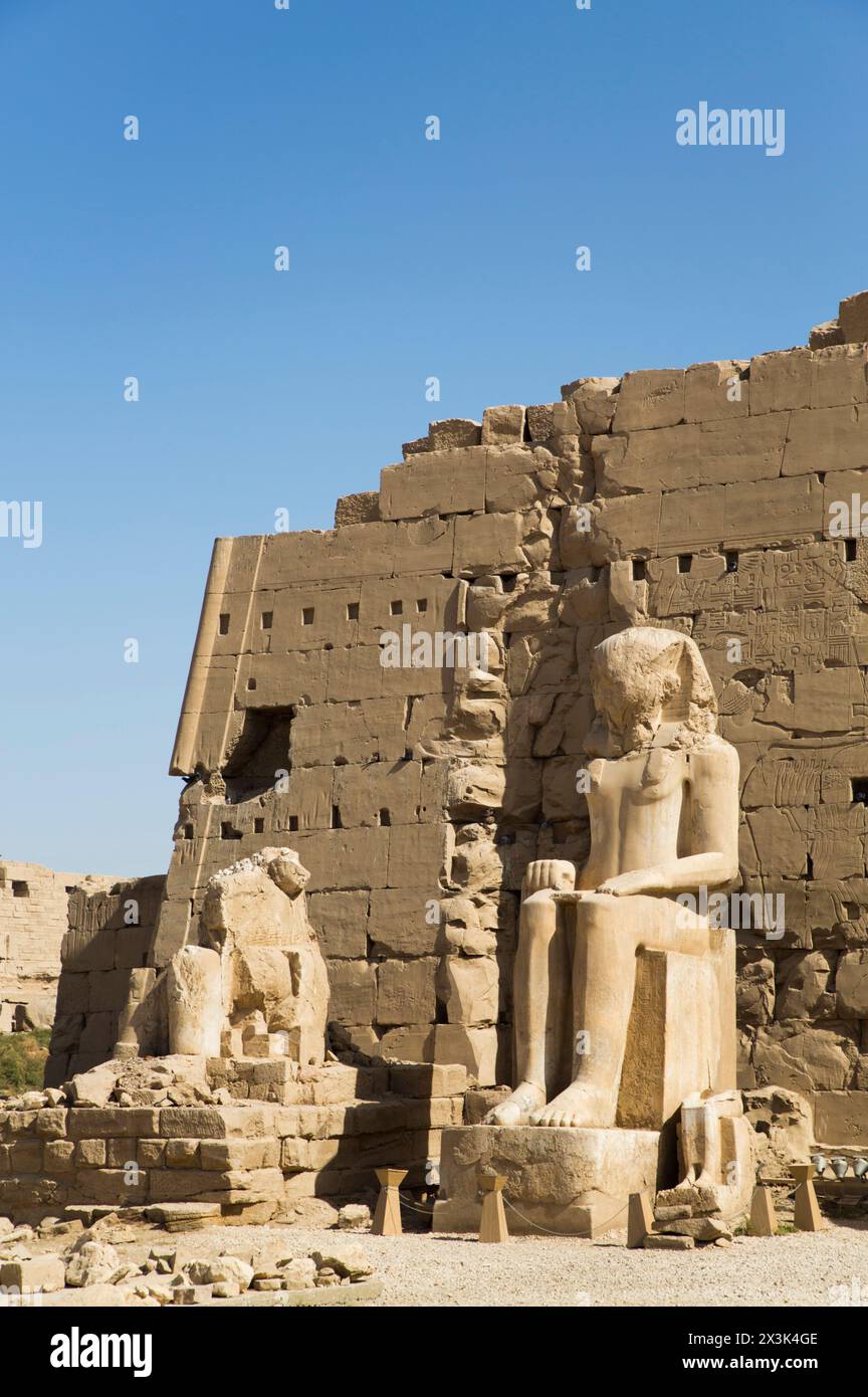 Colossus of Thutmosis III, Eighth Pylon, Karnak Temple Complex, UNESCO ...