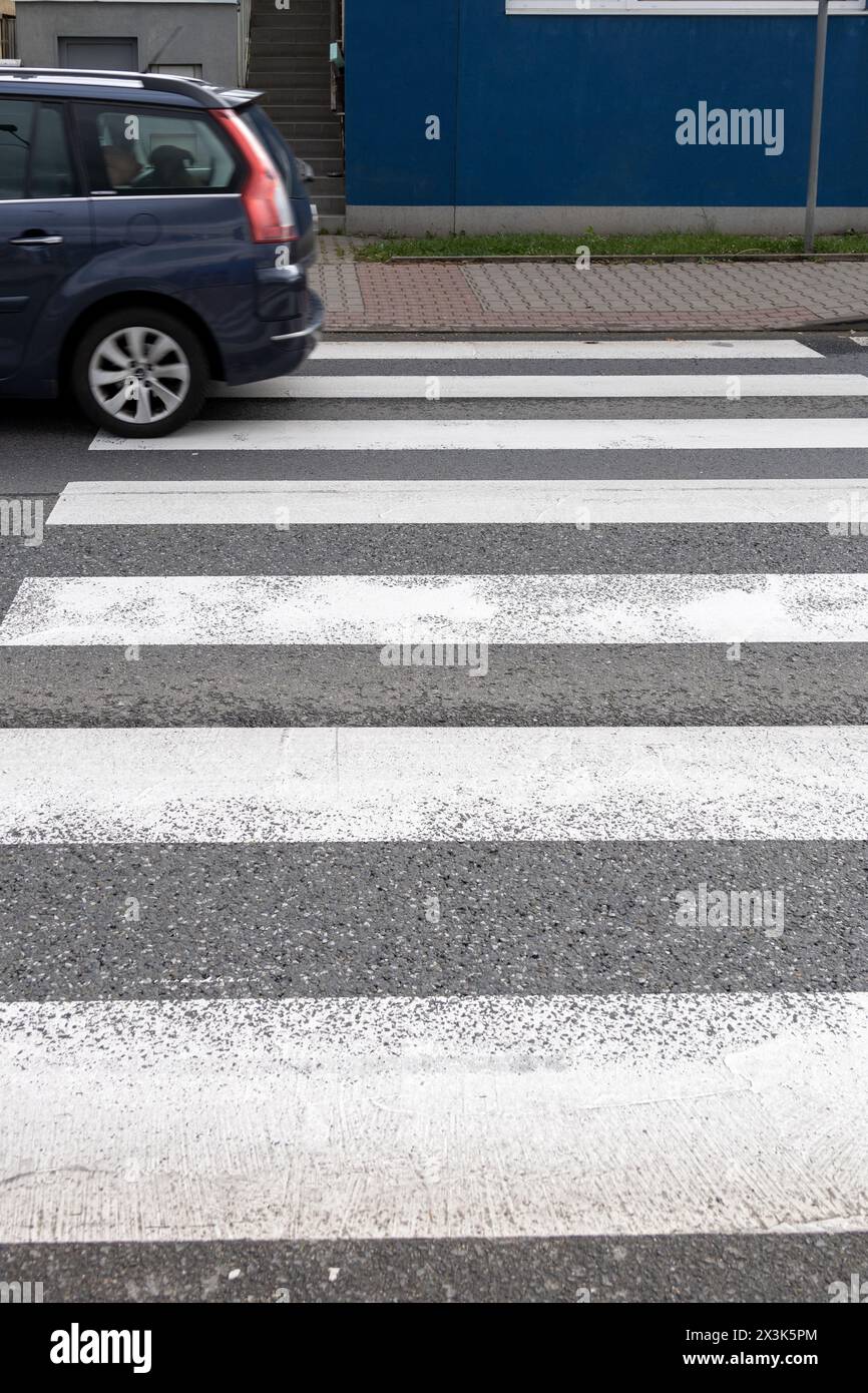 Vehicle crossing hi-res stock photography and images - Alamy