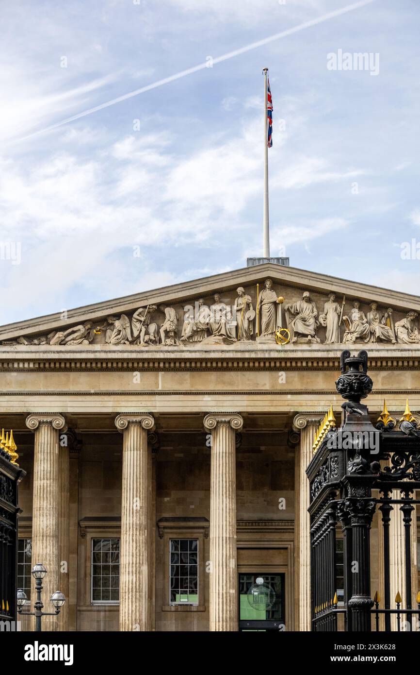 British Museum facade with Union Jack flag Stock Photo - Alamy