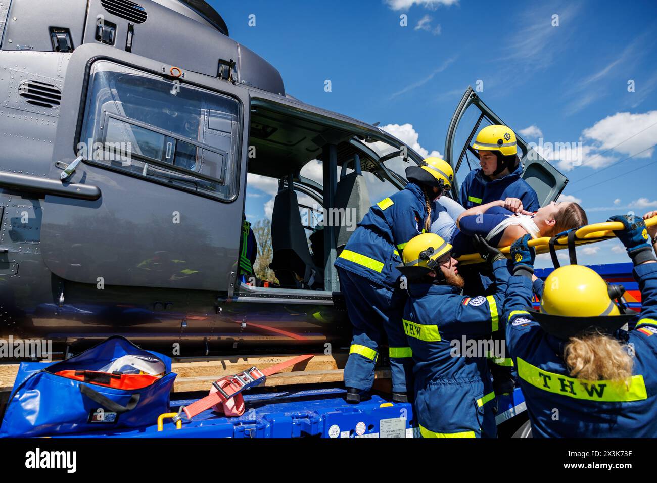 Ehingen, Germany. 27th Apr, 2024. Volunteers from the Federal Agency ...
