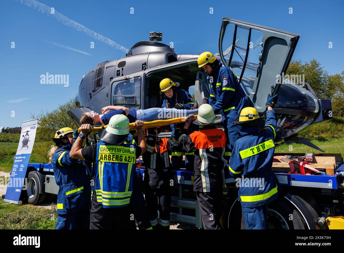 Ehingen, Germany. 27th Apr, 2024. Volunteers from the Federal Agency ...