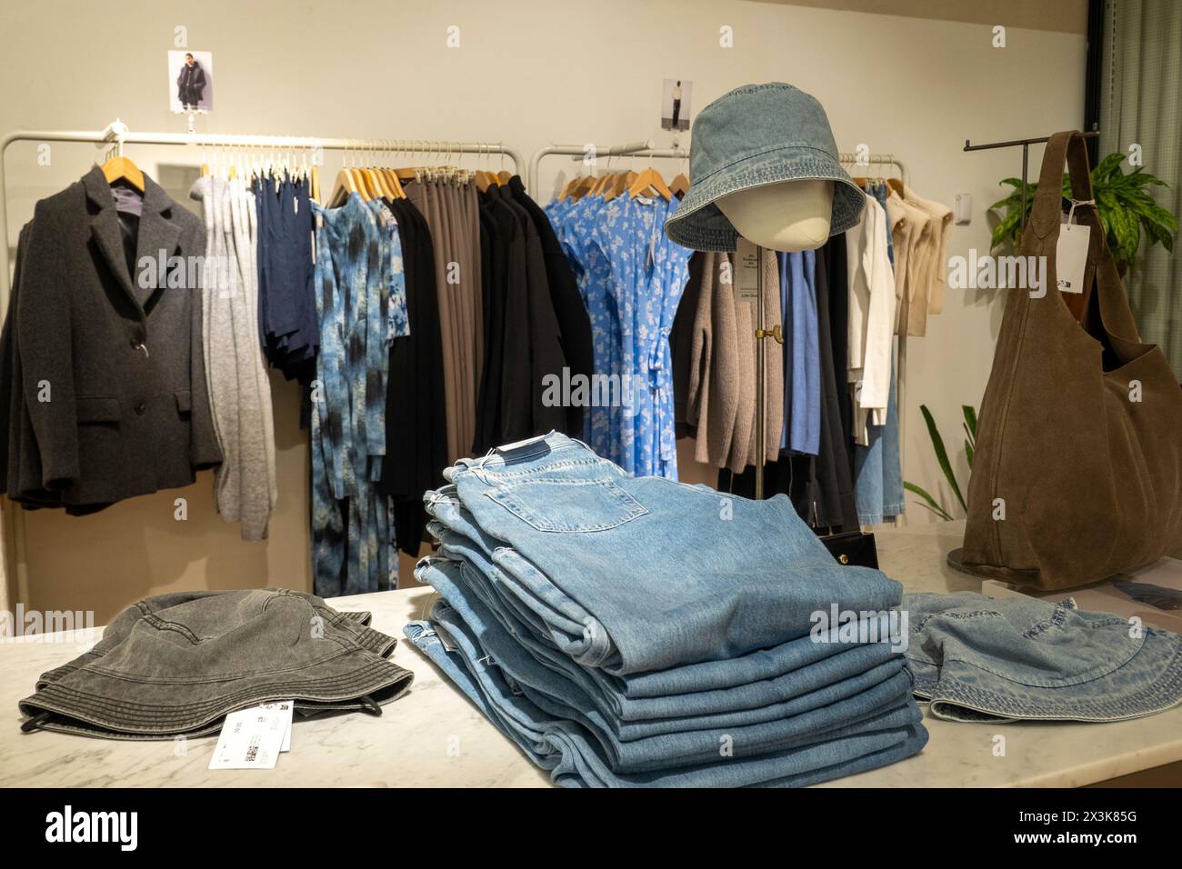& Other Stories is an upscale fashion shop on fifth Avenue owned by H ...
