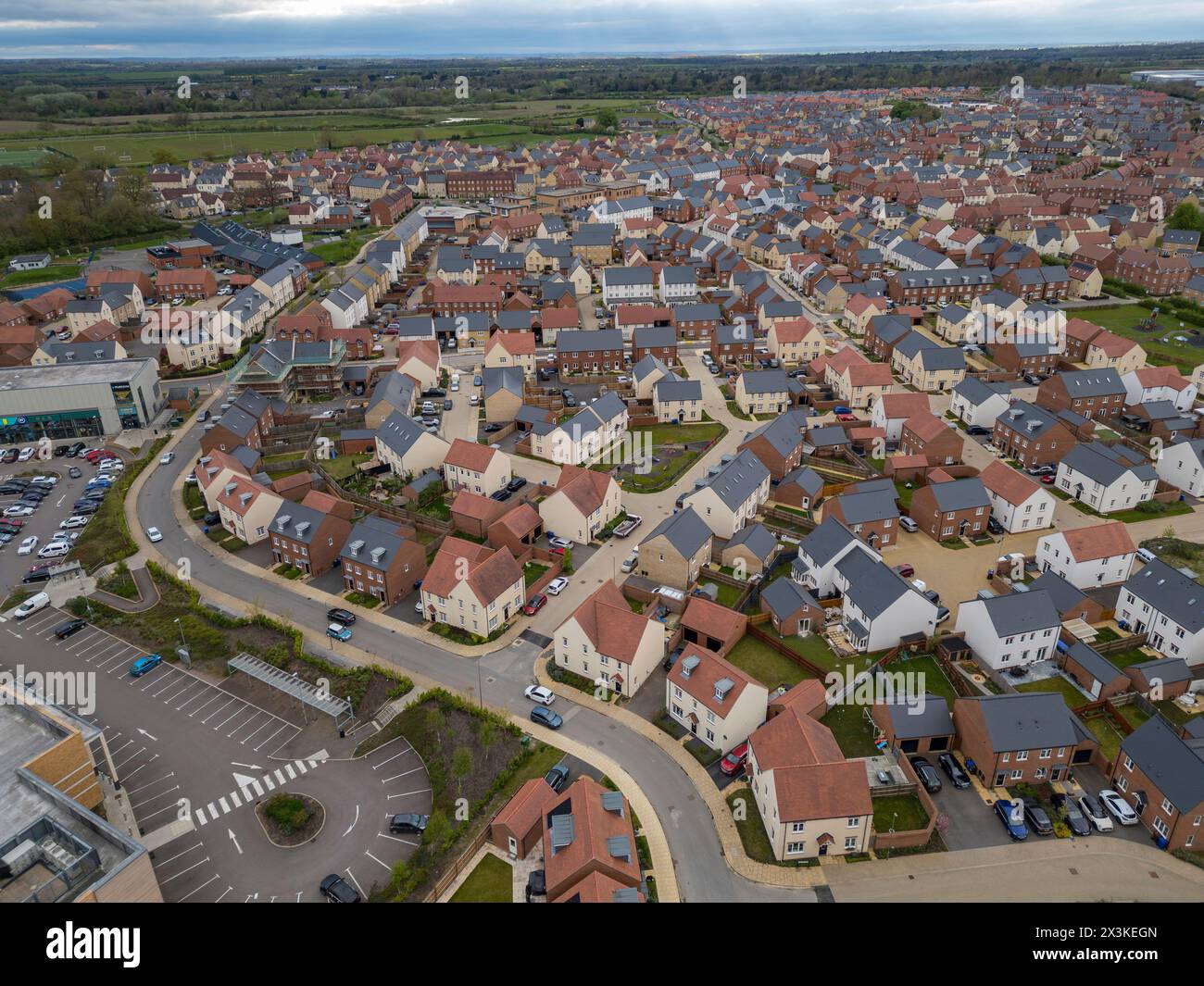 Aerial view of new housing in the Kingsmere area of Bicester ...