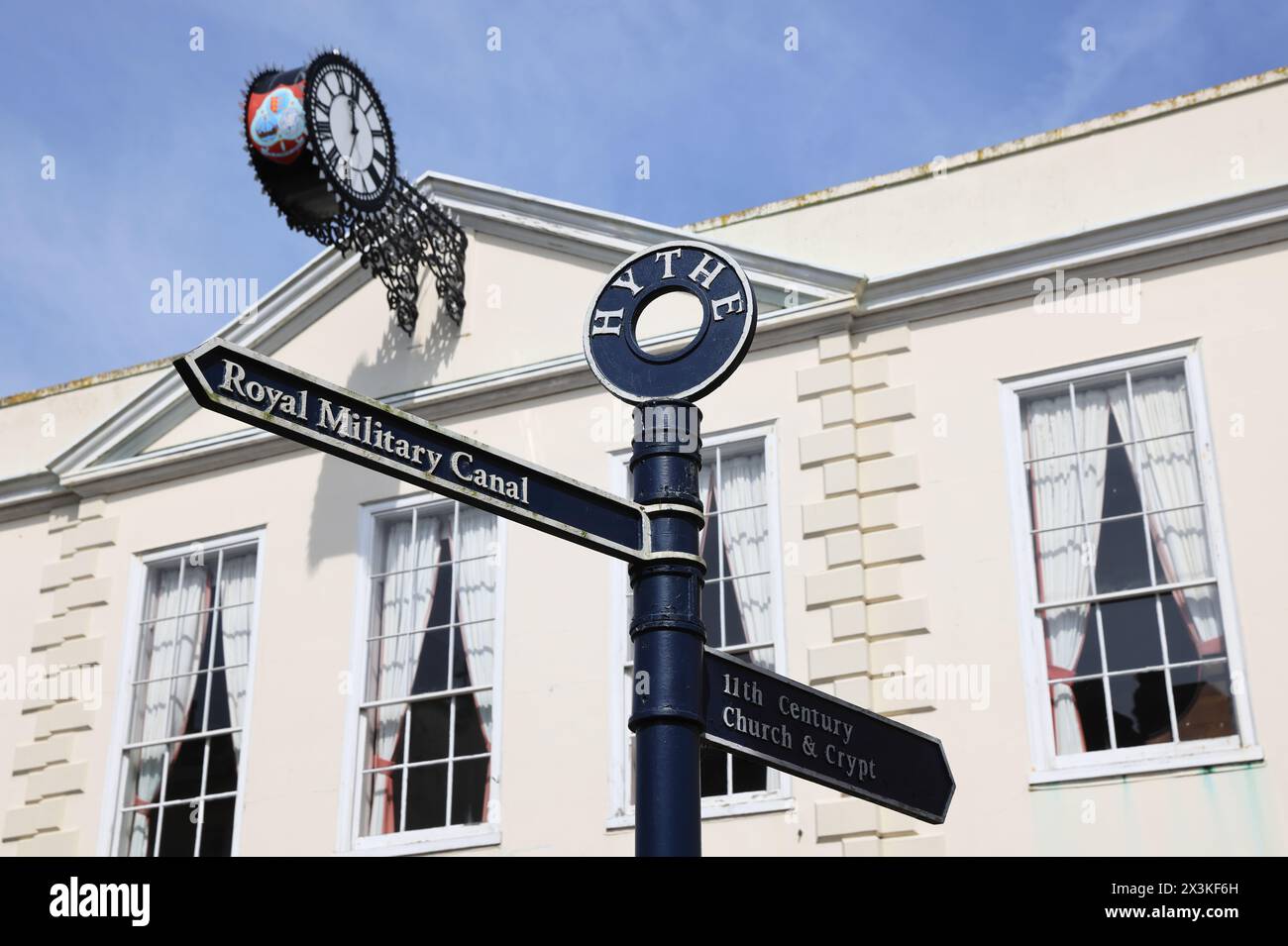 Signpost on the High Street in coastal and historic town Hythe, in Kent, UK Stock Photo - Alamy