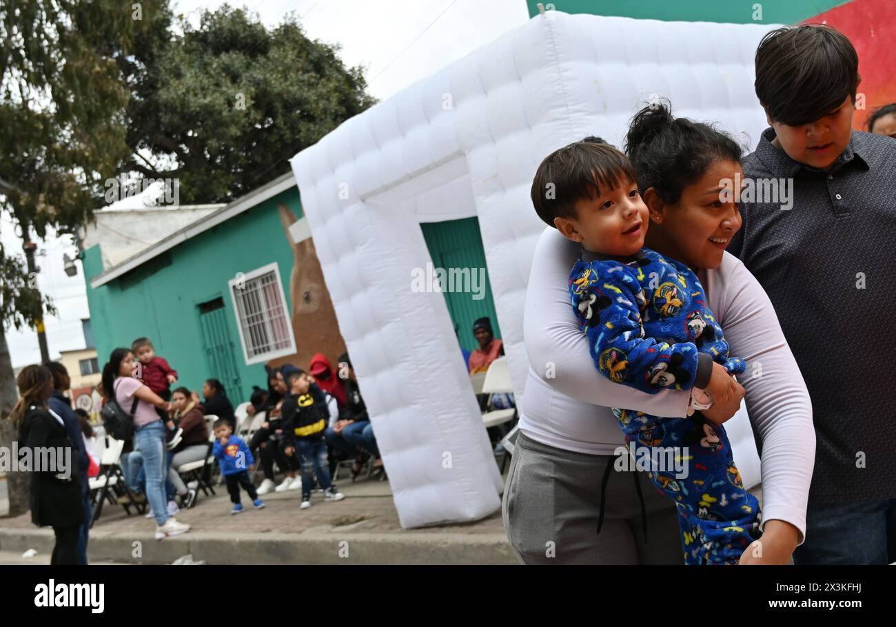 Migrants from the Joventud 2000 shelter near the US-Mexico border ...