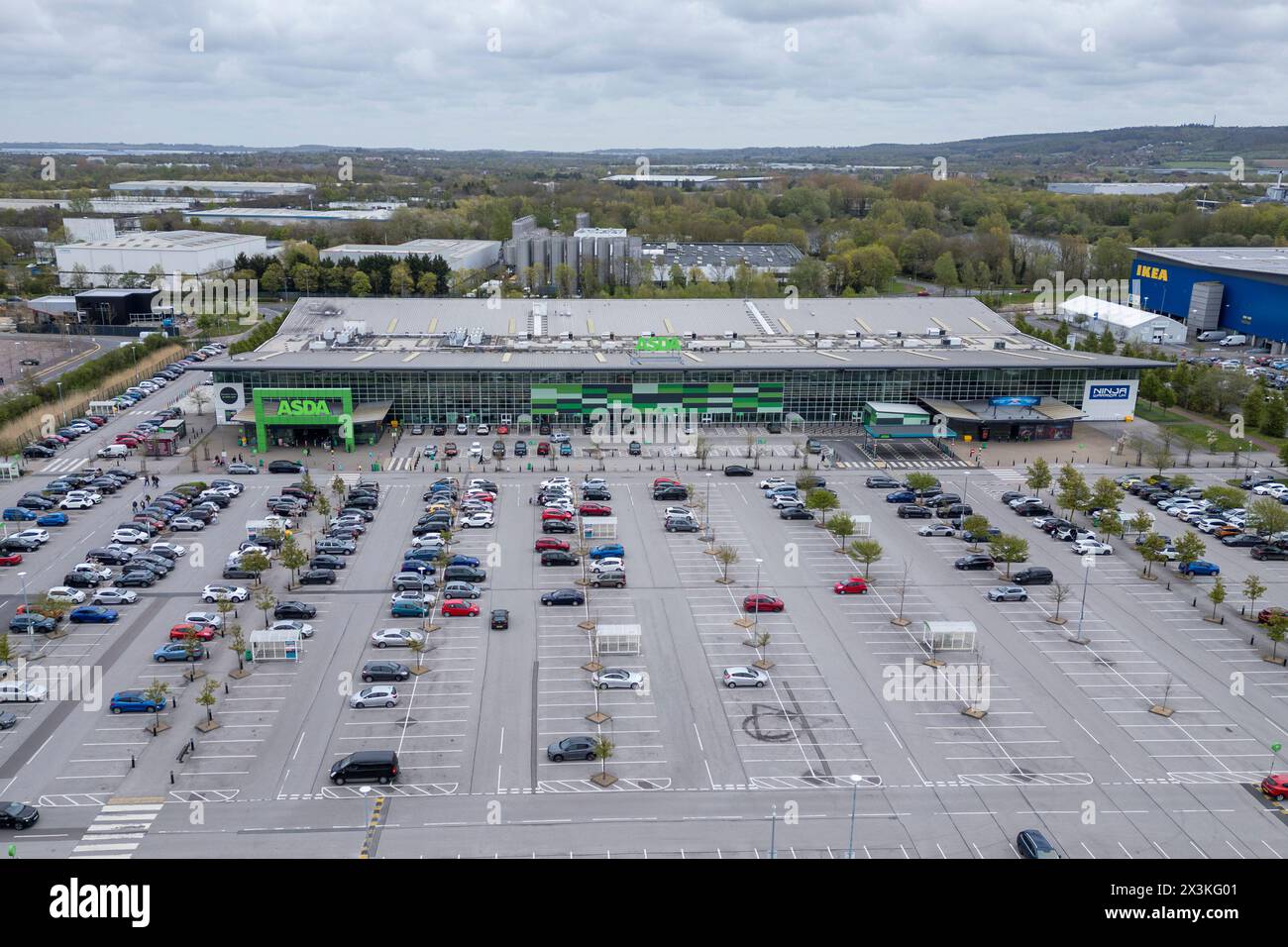 Supercentre hi-res stock photography and images - Alamy