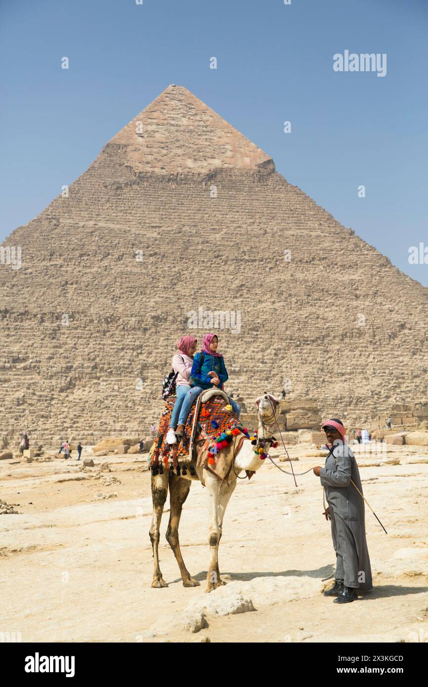 Tourists on Camel, Khafre Pyramind (background), Great Pyramids of Giza ...