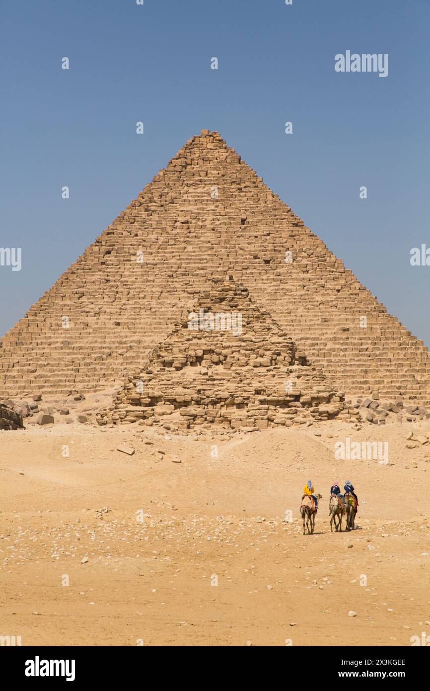 Tourists on Camels, Great Pyramids of Giza, UNESCO World Heritage Site ...