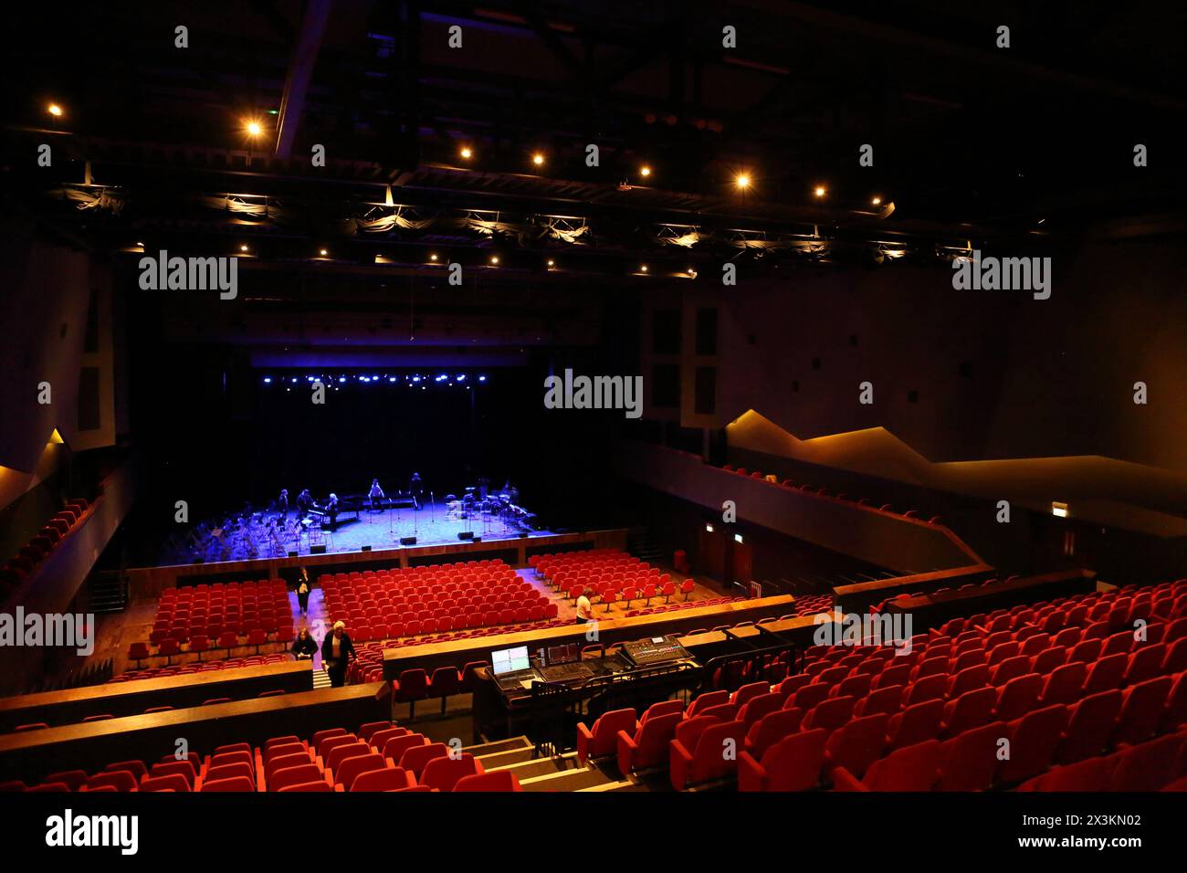 Auditorium seating hi-res stock photography and images - Alamy