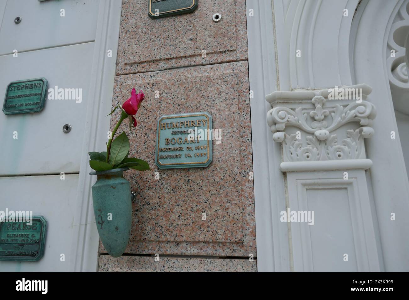 Glendale, California, USA 26th April 2024 Actor Humphrey Bogart Grave ...