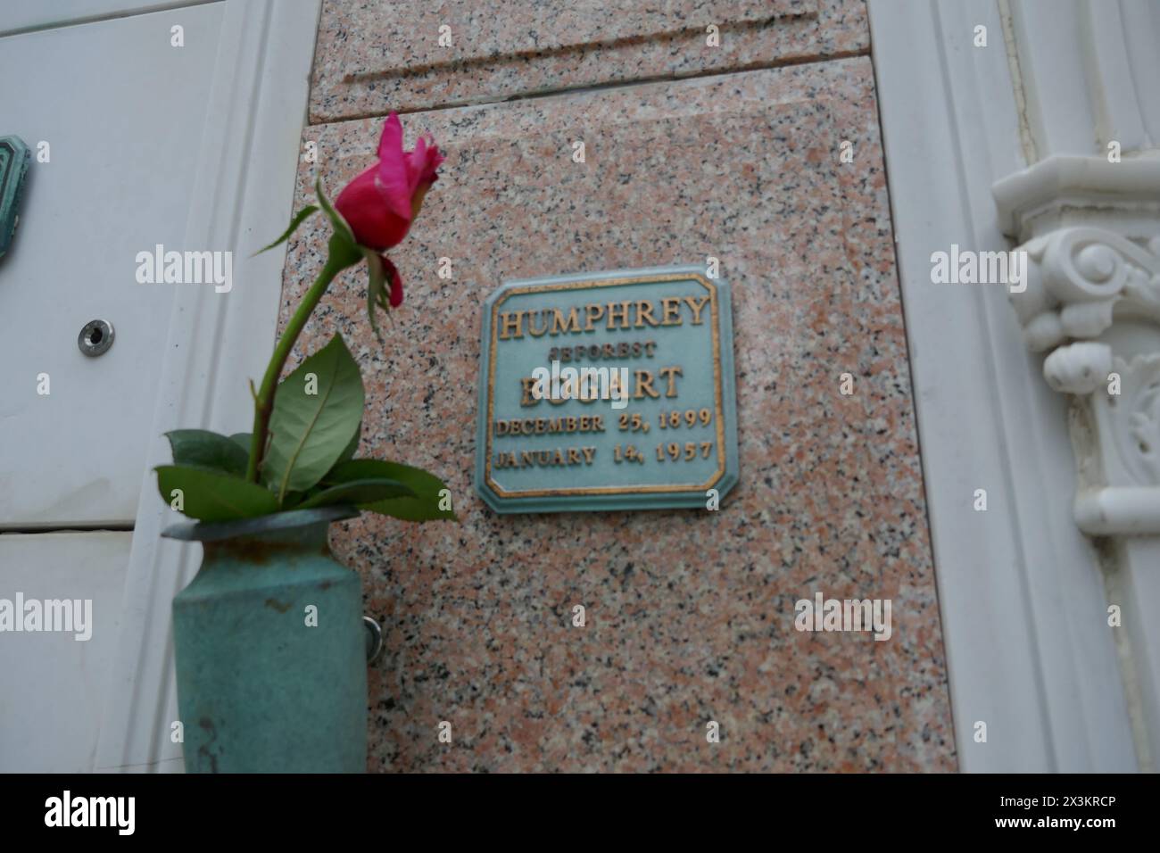 Glendale, California, USA 26th April 2024 Actor Humphrey Bogart Grave ...