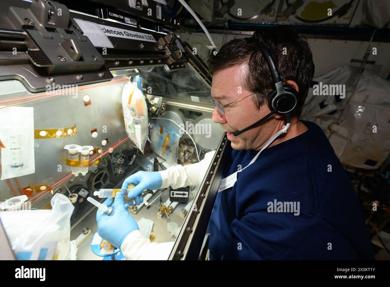Life science glovebox hi-res stock photography and images - Alamy