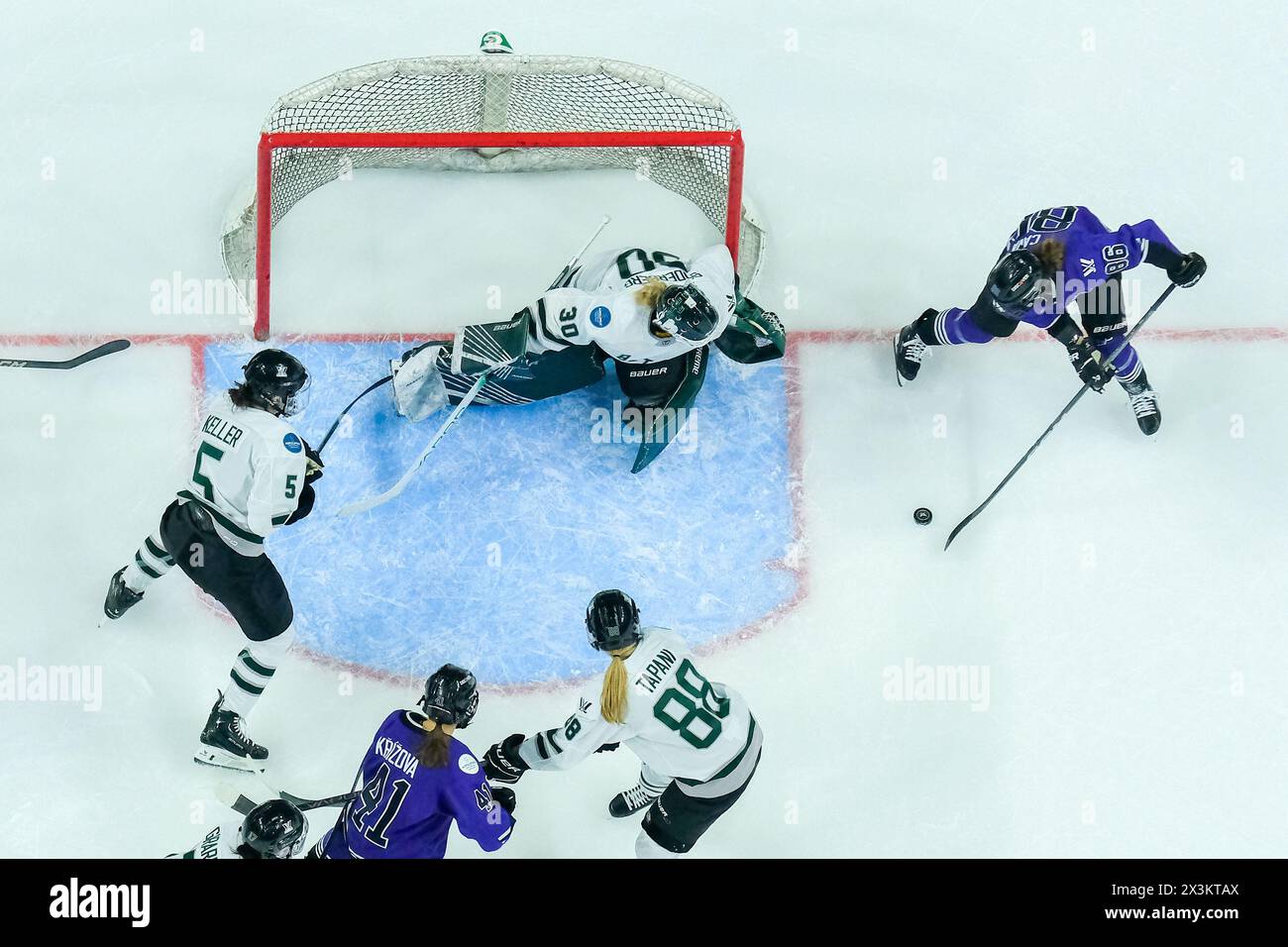 Hockey wraparound goal hi-res stock photography and images - Alamy