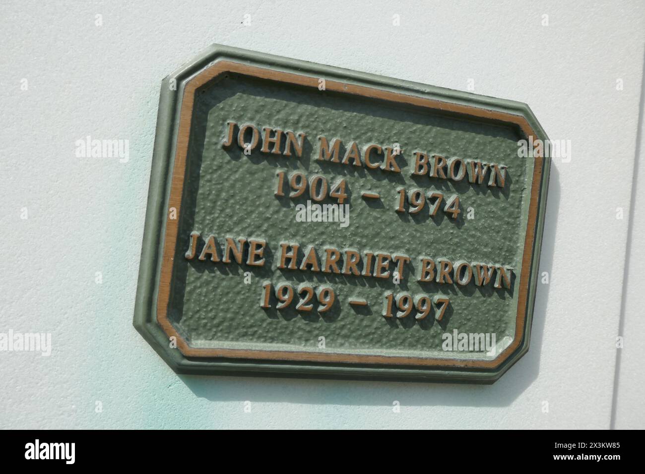 Glendale, California, USA 26th April 2024 Actor/Football player Johnny Mack Brown Grave Court of ...