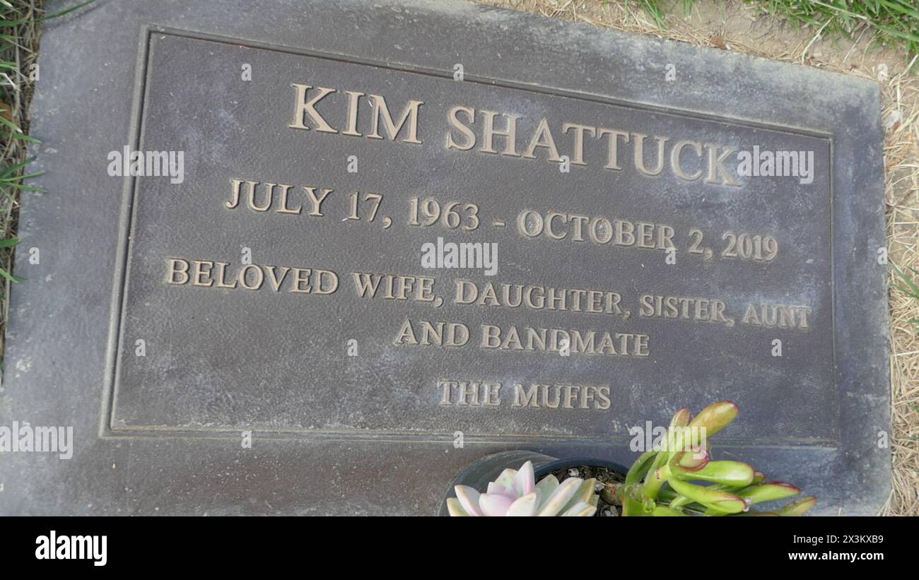 Glendale, California, USA 26th April 2024 Singer Kim Shattuck Grave in ...