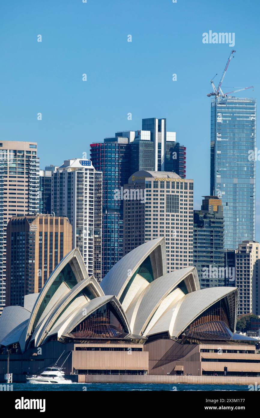 Sydney Opera House and Sydney skyscraper buildings in the city centre ...