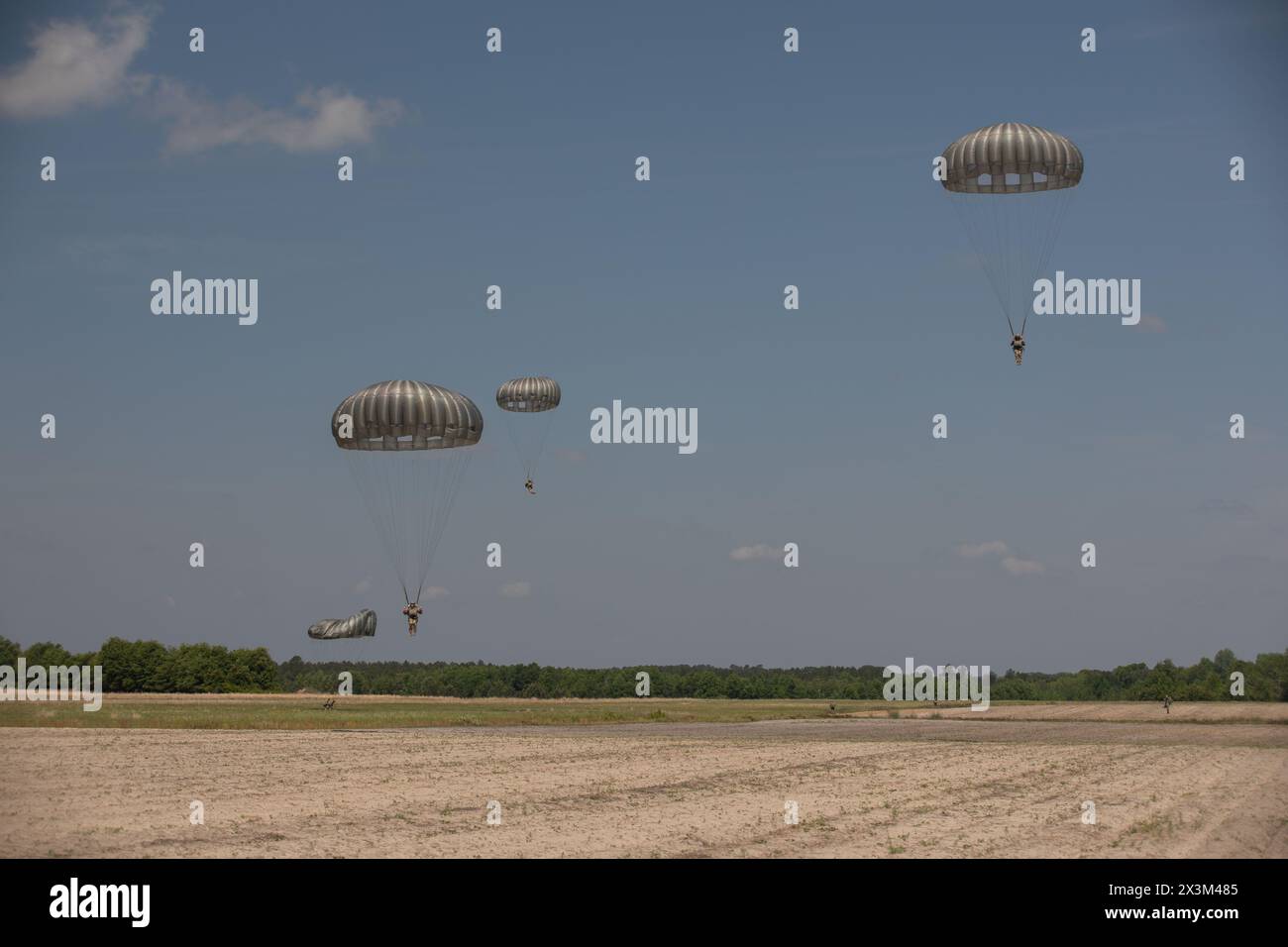 U.S. Army Soldiers float down after conducting static line airborne ...