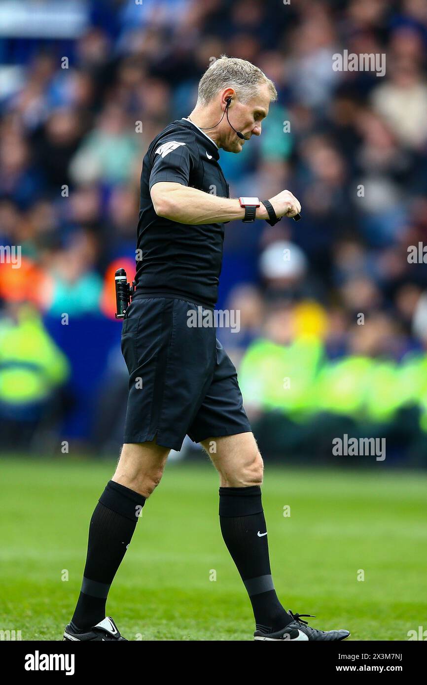 Hillsborough Stadium, Sheffield, England - 27th April 2024 Referee ...