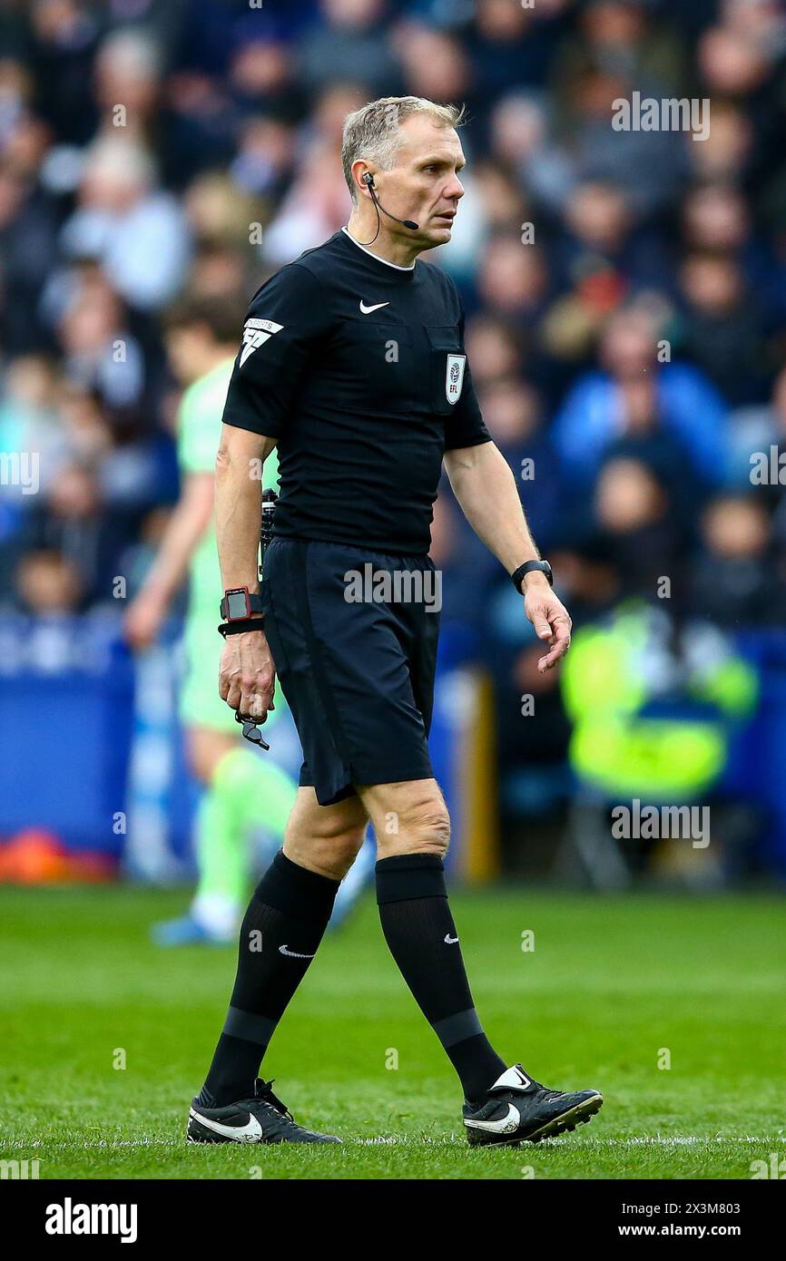 Hillsborough Stadium, Sheffield, England - 27th April 2024 Referee ...