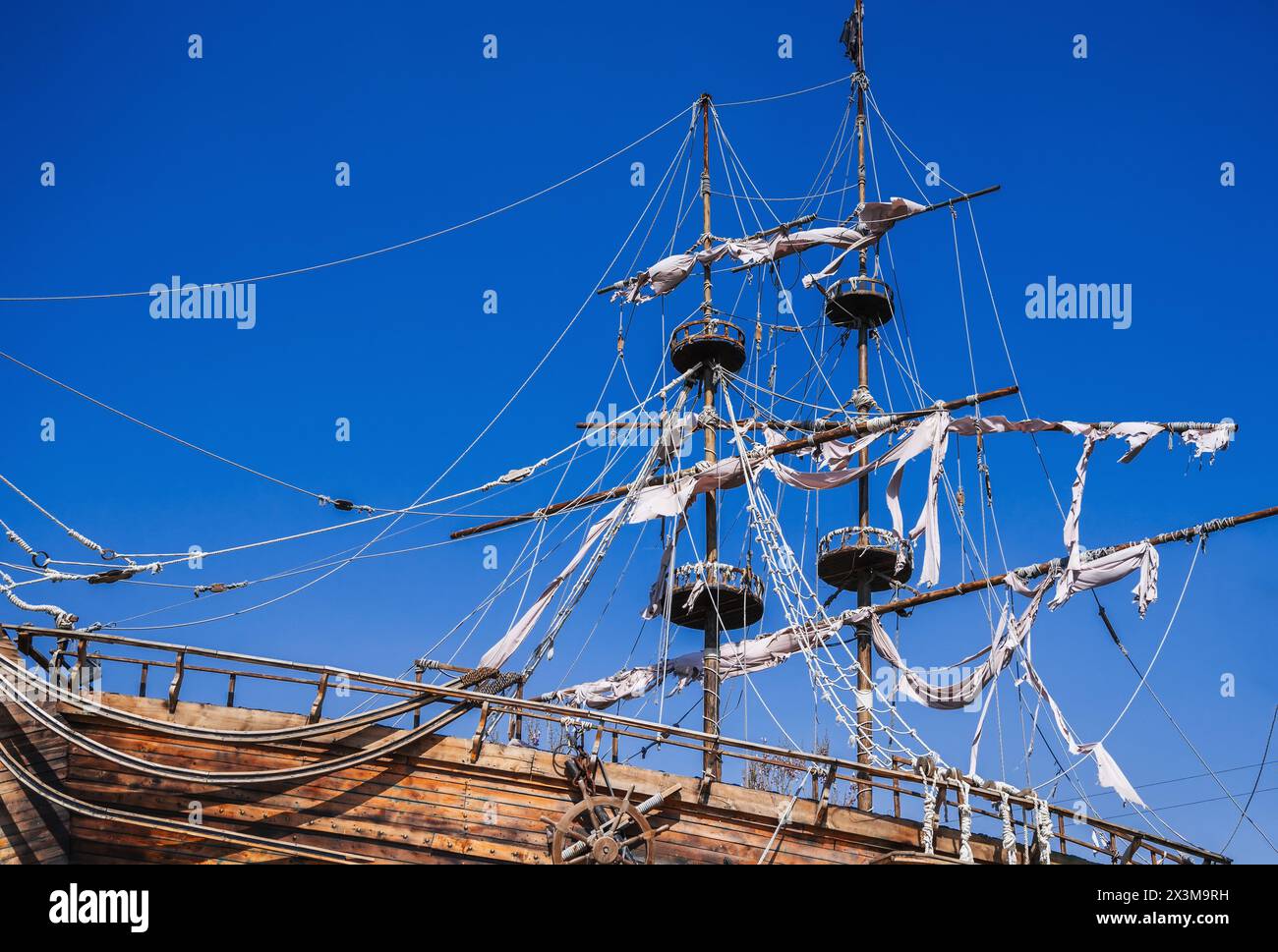 Vintage ship mast hi-res stock photography and images - Alamy