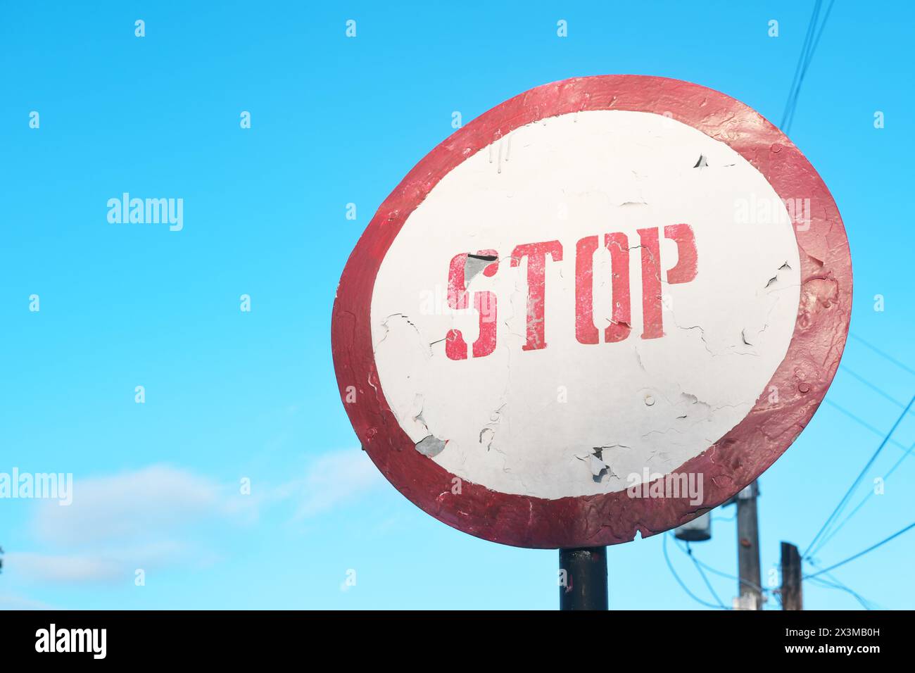 Circular stop sign hi-res stock photography and images - Alamy