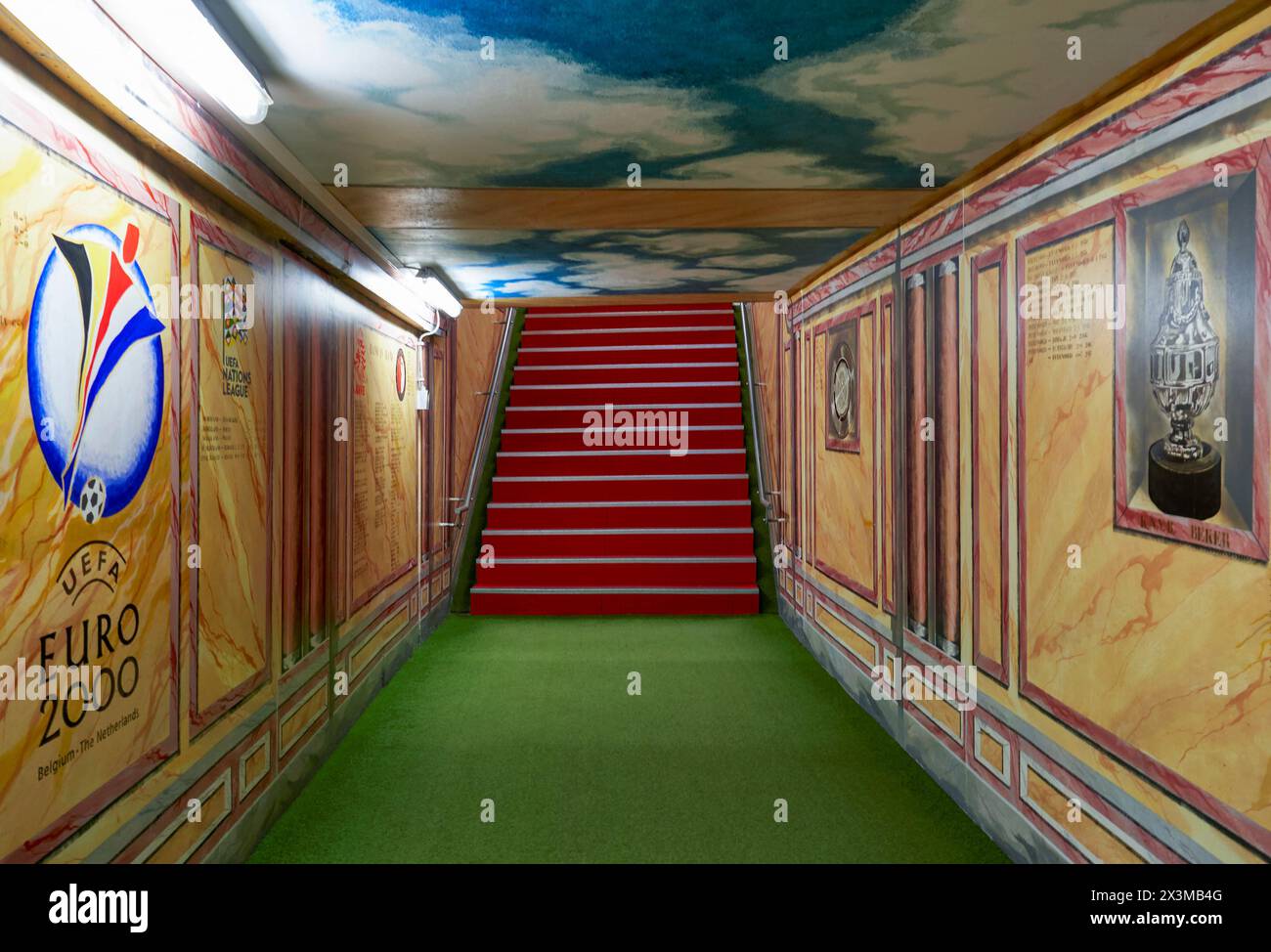 Tunnel de football hi-res stock photography and images - Alamy
