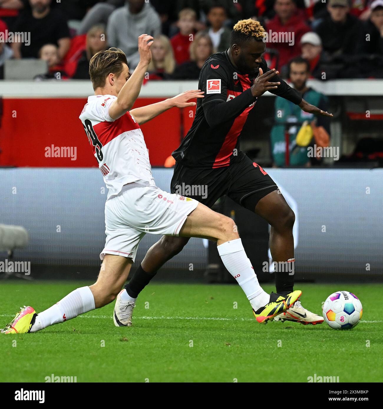 Leverkusen, Germany. 27th Apr, 2024. Victor Boniface (R) of Bayer 04 ...