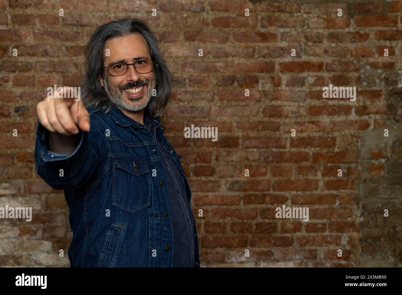 Man points finger outstretched arm hi-res stock photography and images ...
