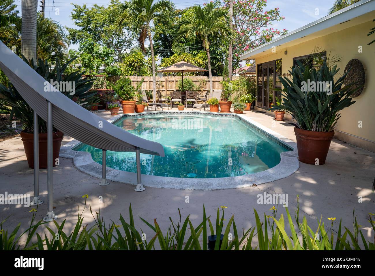 Backyard of a house hi-res stock photography and images - Alamy