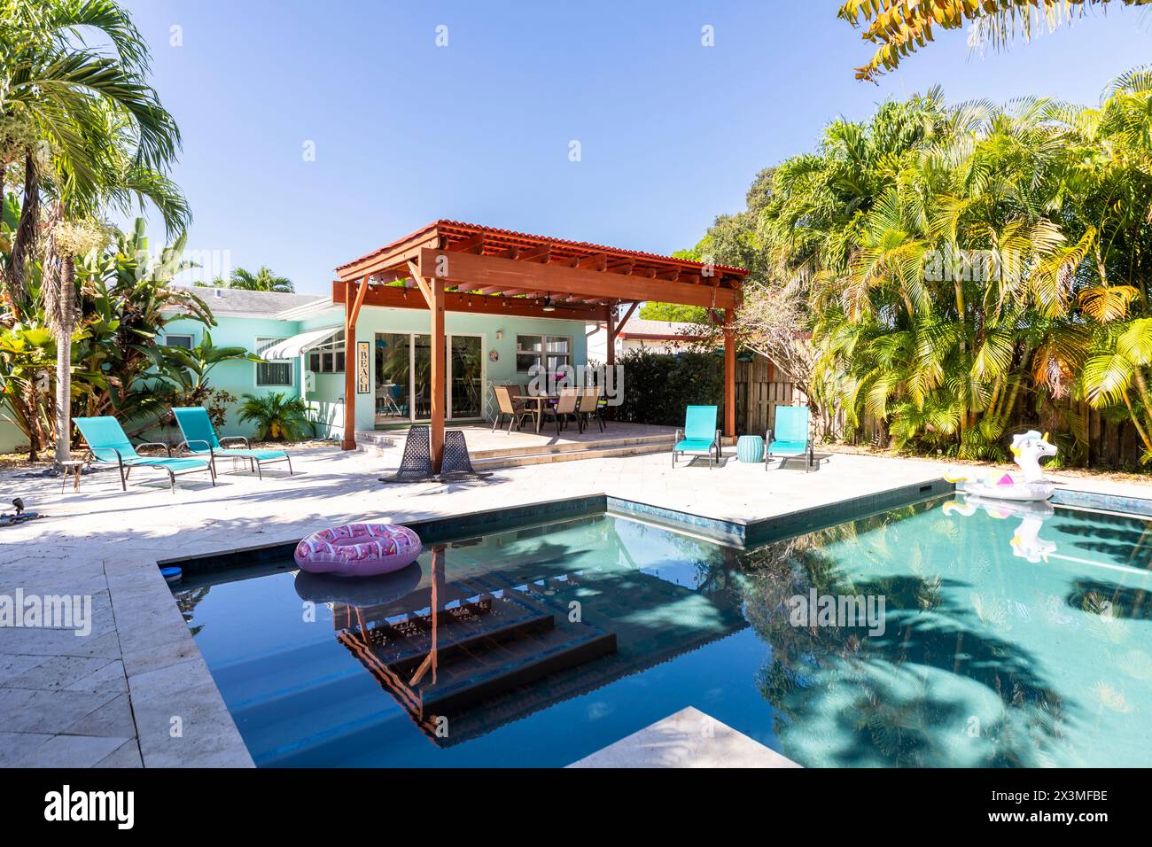 Backyard of a house hi-res stock photography and images - Alamy