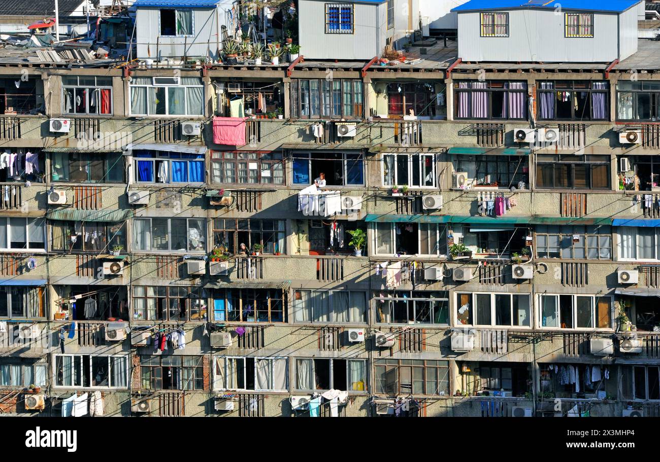 Shanghai housing overcrowded hi-res stock photography and images - Alamy