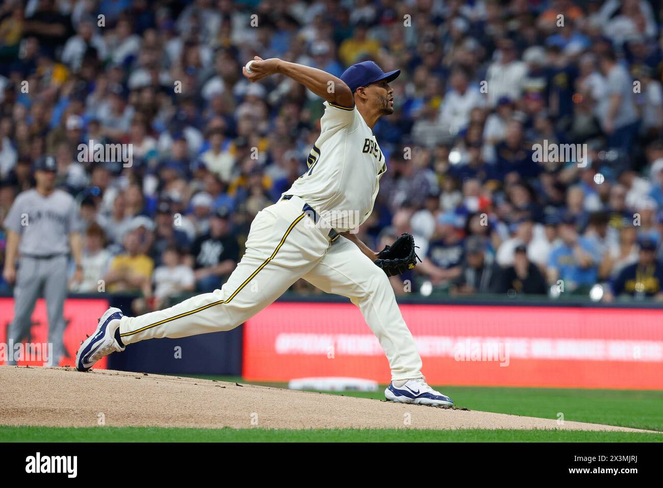 Milwaukee, WI, USA. 27th Apr, 2024. Milwaukee Brewers pitcher Joe Ross ...
