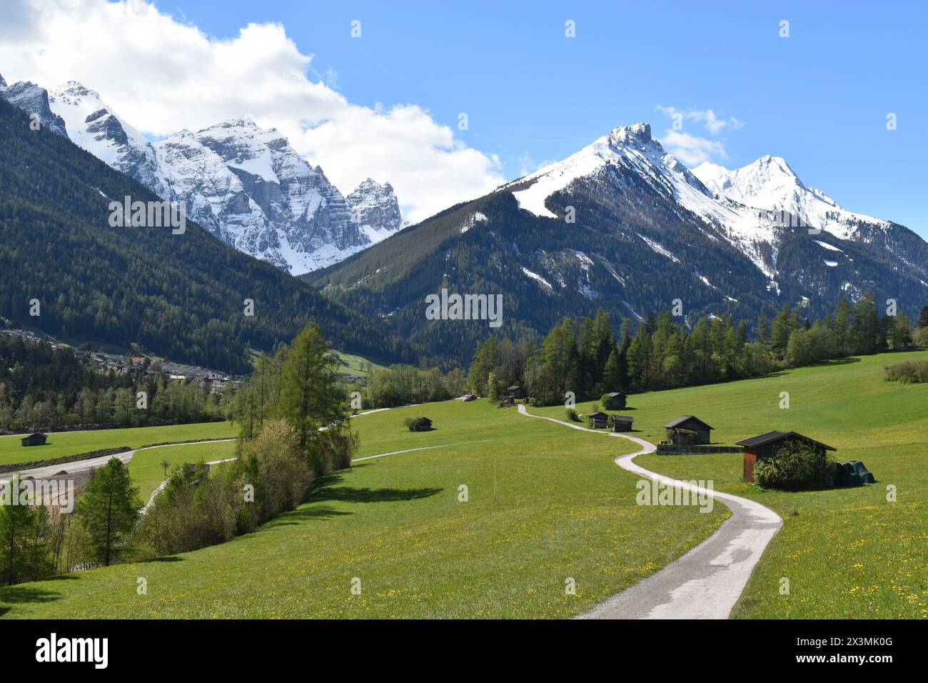 Beautiful landscape with old mountains log cabin high in the Austrian ...