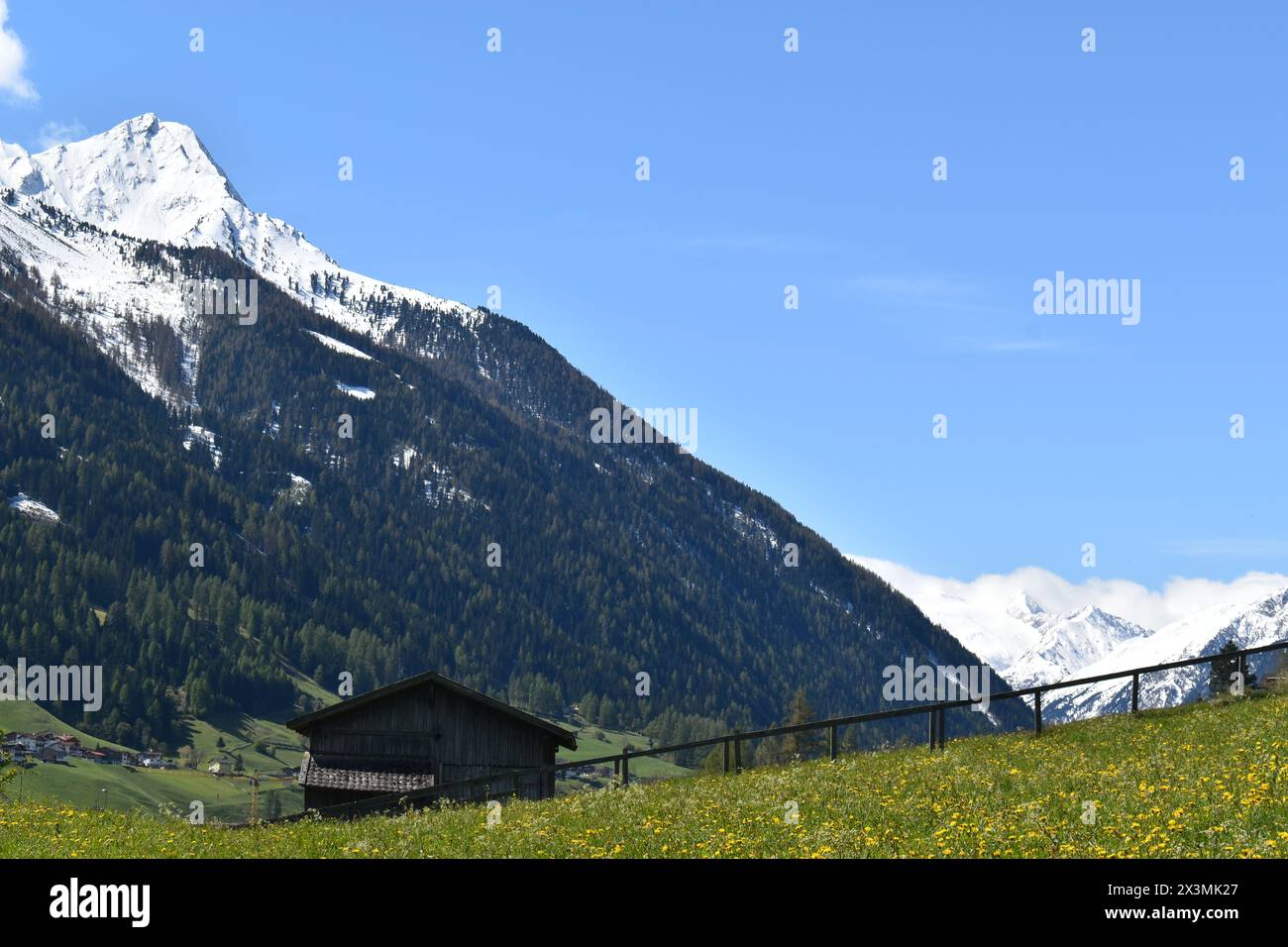 Beautiful landscape with old mountains log cabin high in the Austrian ...