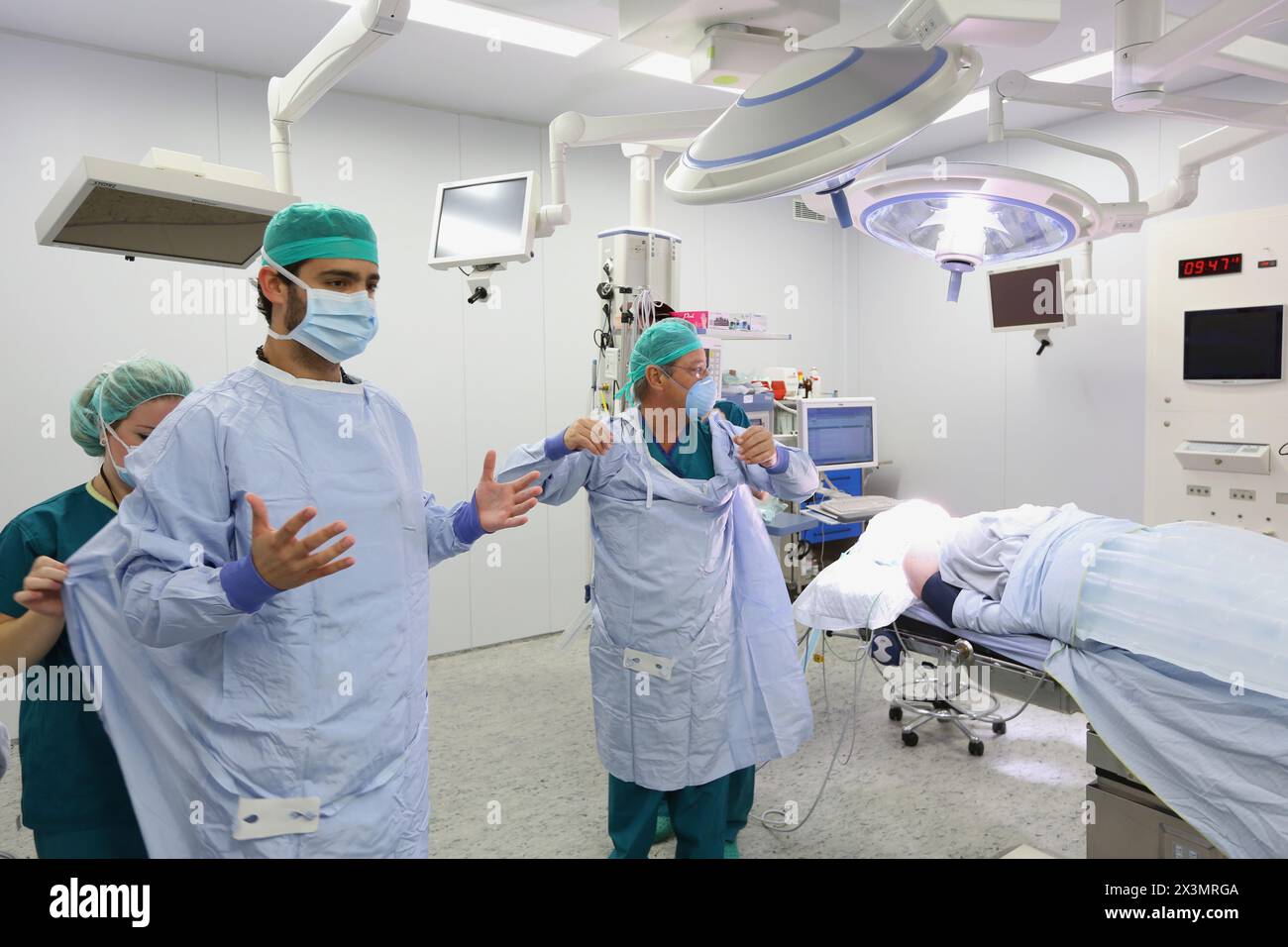 Surgeon, Surgery, Operating room, Onkologikoa Hospital, Oncology ...