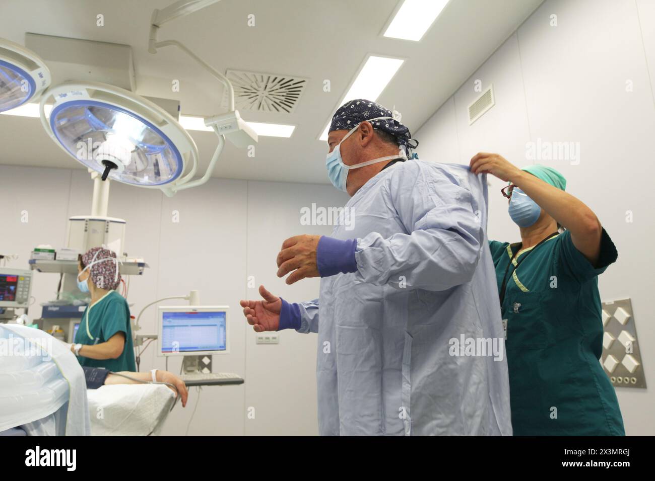 Surgeon, Surgery, Operating room, Onkologikoa Hospital, Oncology ...