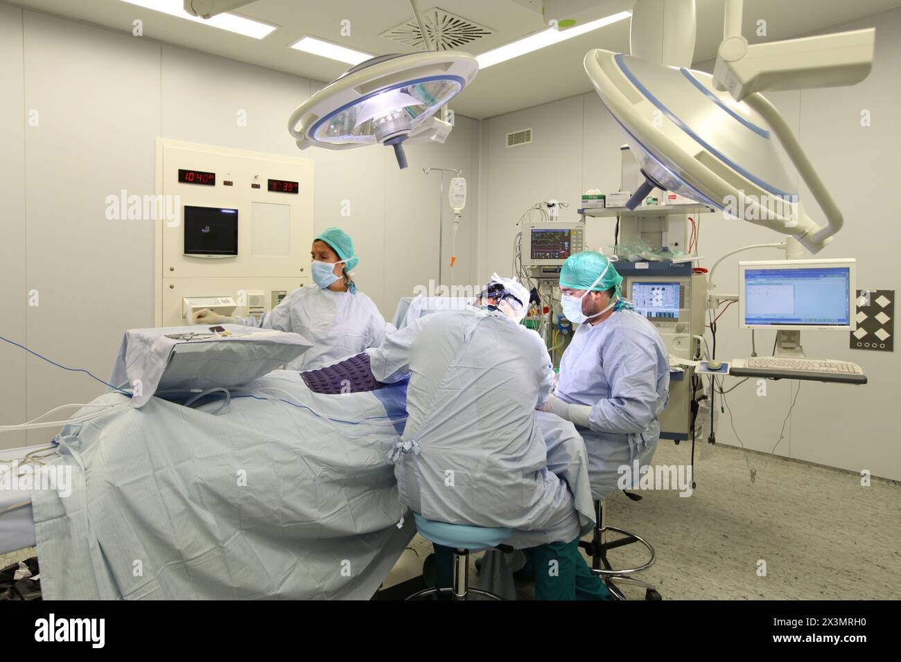 Surgeon, Surgery, Operating room, Onkologikoa Hospital, Oncology ...