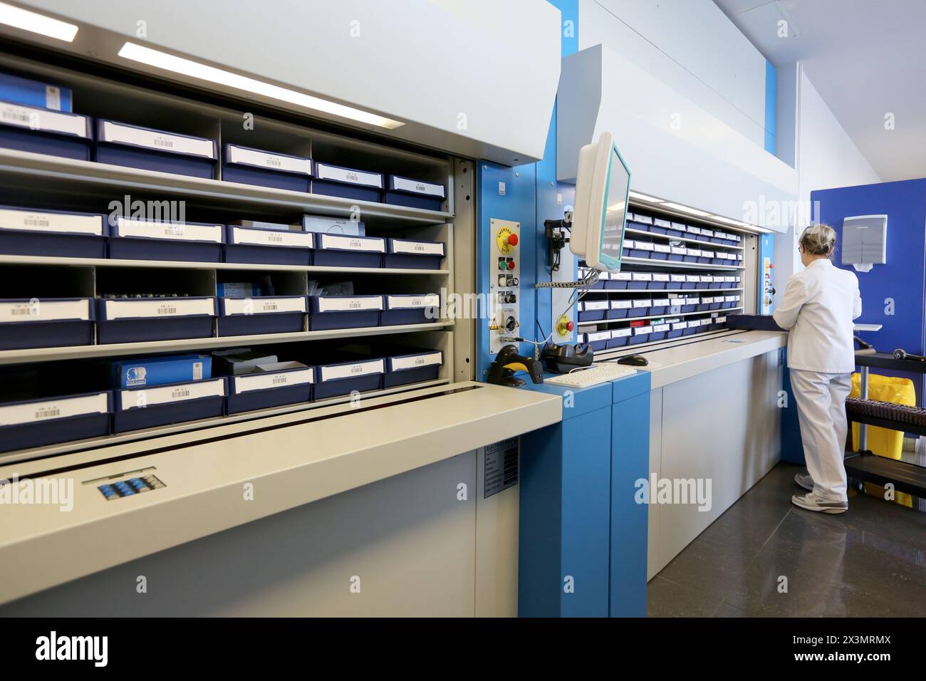 Chaotic storage, Pharmacy, Onkologikoa Hospital, Oncology Institute ...